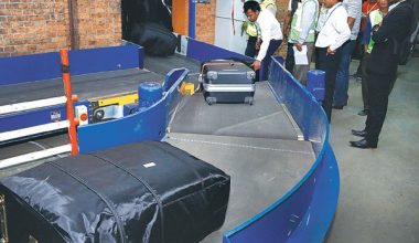 Taking headphones on a plane: Yes or No?