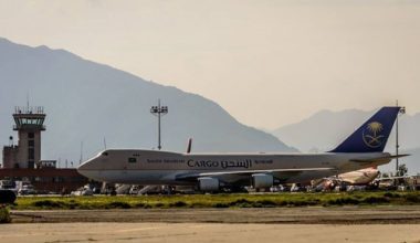 Boeing 747 vs 777: Boeing Family's Largest Aircraft