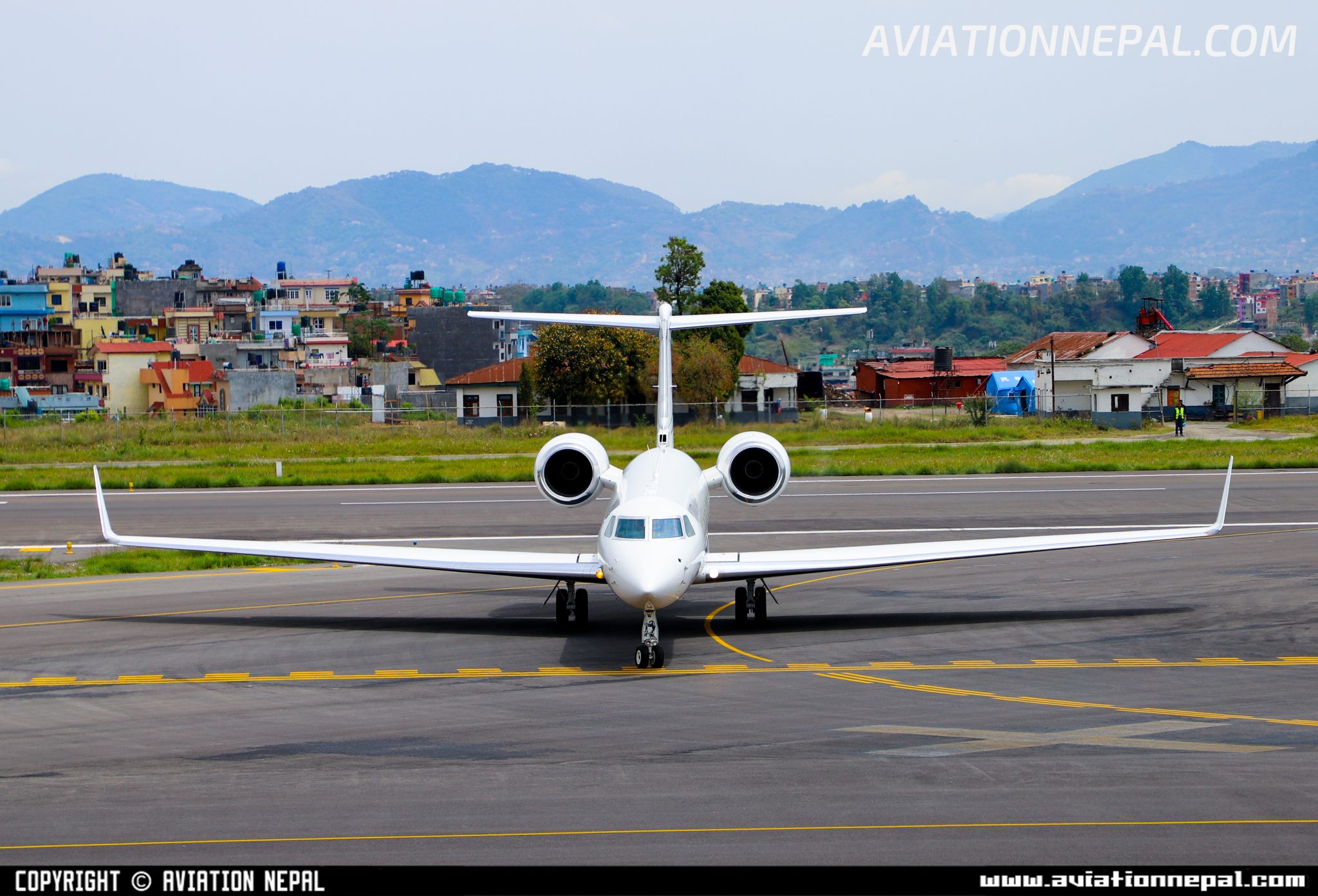 Why pilots use a single-engine during taxiing? Do you know?