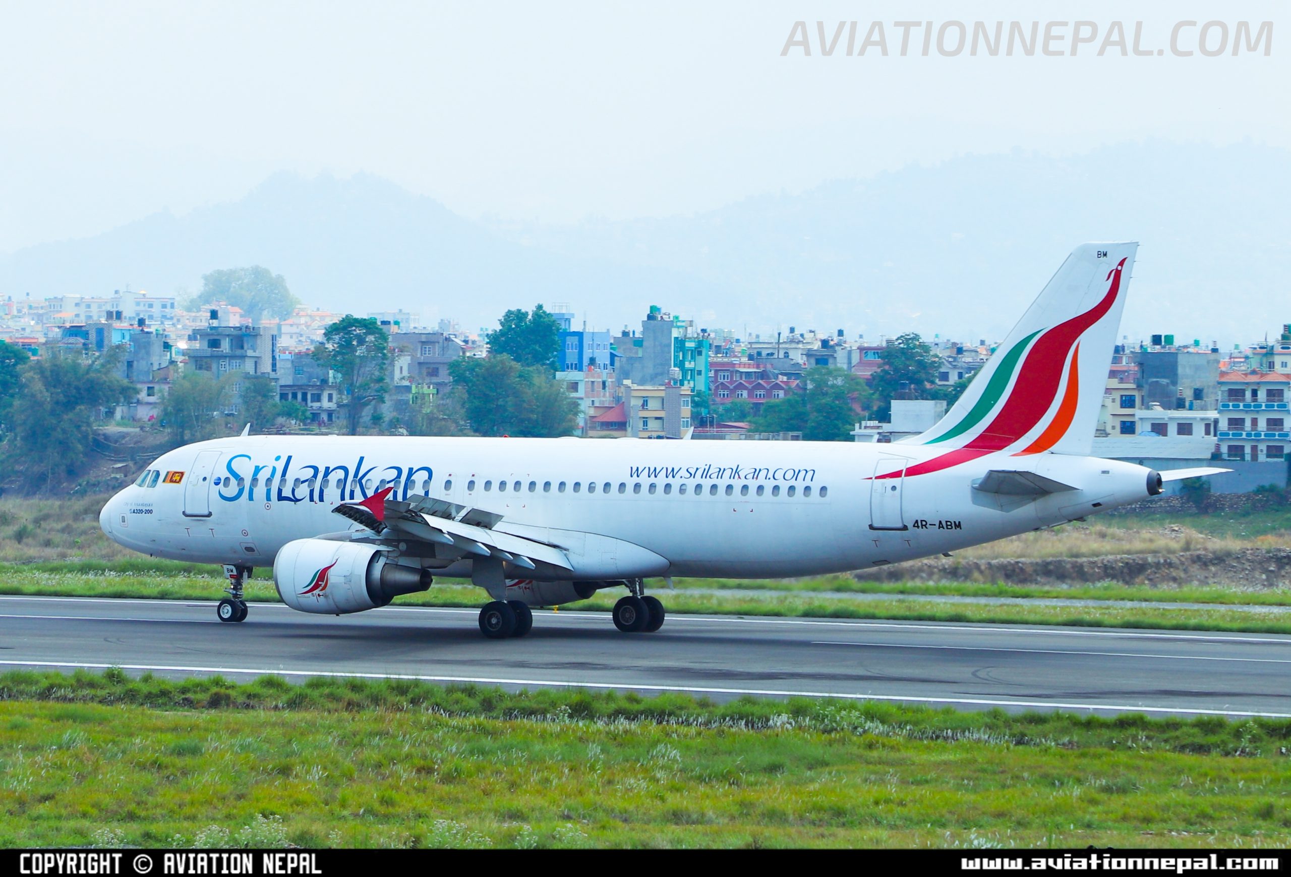 SriLankan Airlines Airbus A320 '4R-ABM' at TIA - PHOTO FEATURE ...