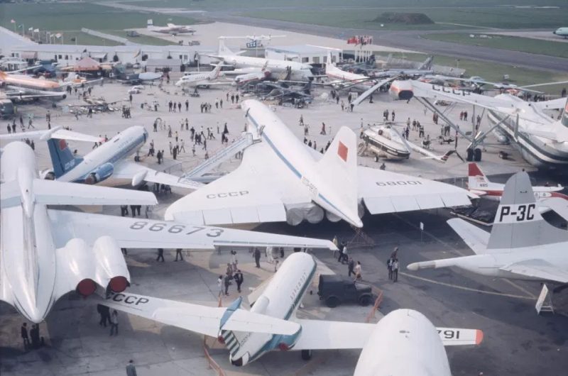 Fall of TU-144, Tupolev TU144, the Soviet supersonic aircraft