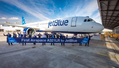 What happened with JetBlue Flight 292 with 140 passengers?
