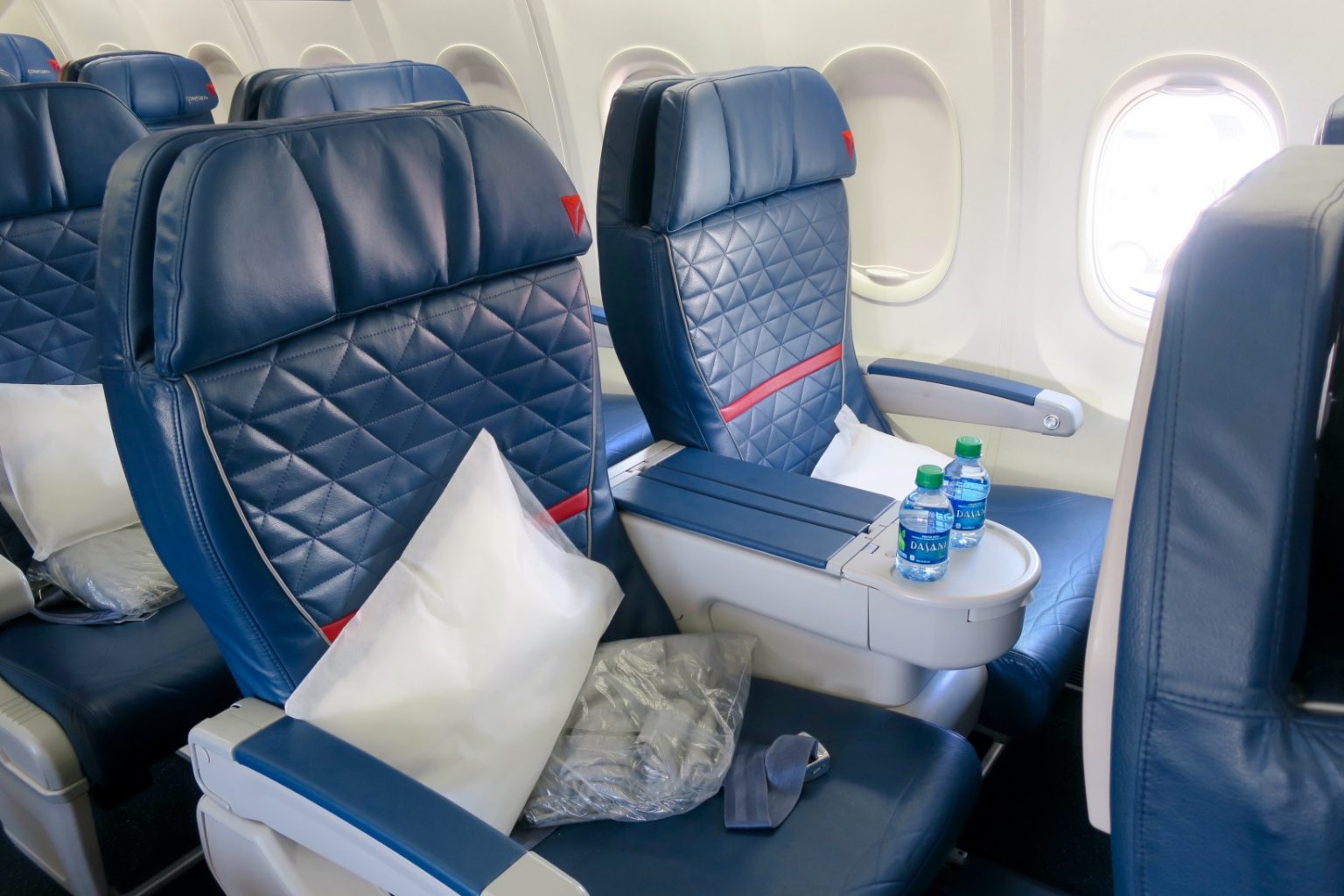 Delta VS United , First and Economic class? Which One Is the Best?