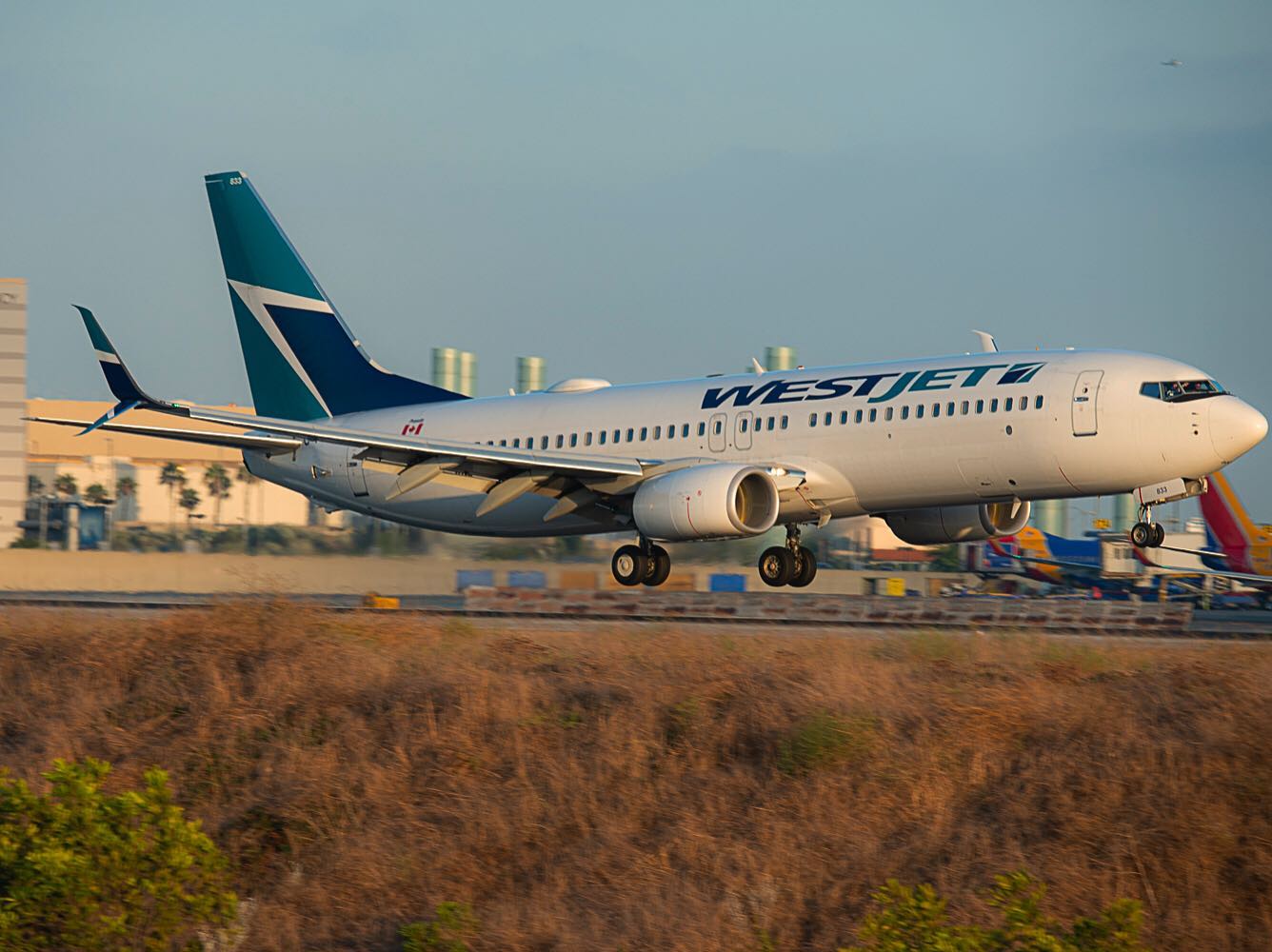 WestJet vs Air Canada; The two major players of the Canadian aviation