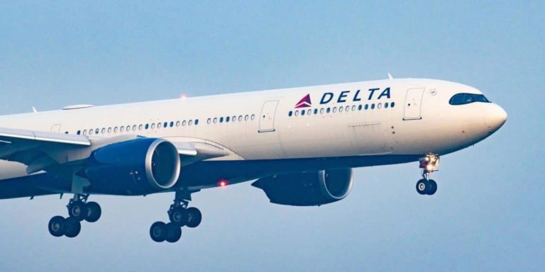 The cherry on the va-cake-tion: 6 best airlines to fly to Hawaii