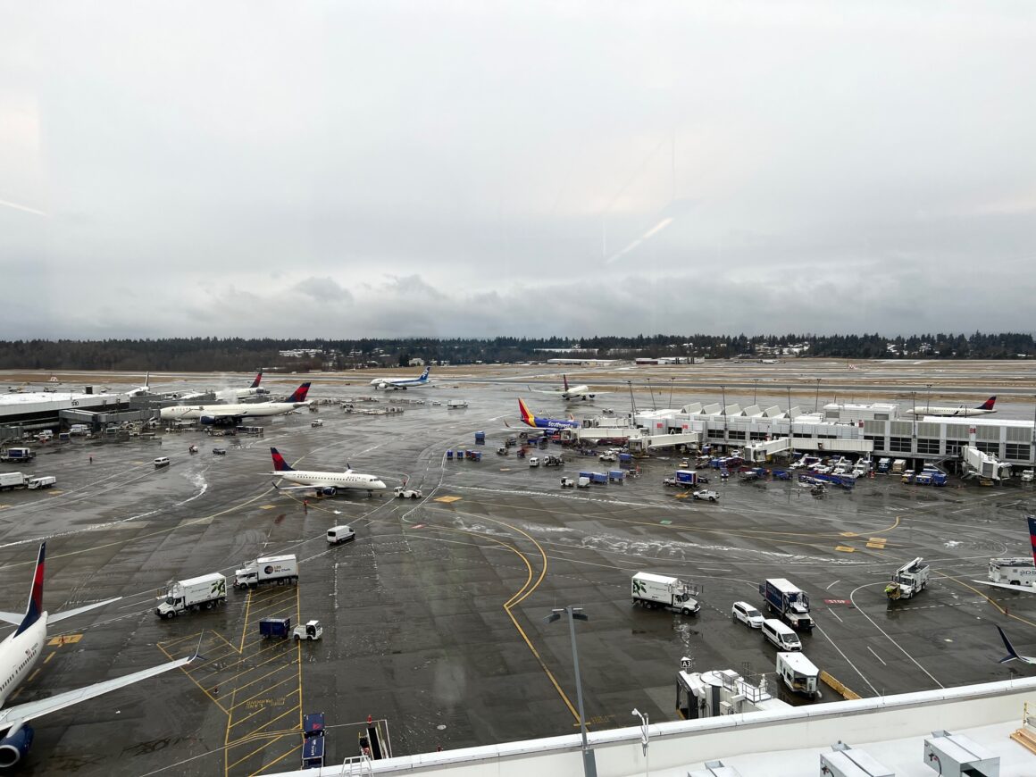 Seattle Tacoma International Airport: Which airlines operate their hubs ...